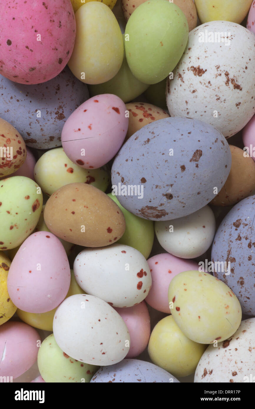 Bowl of mini chocolate Easter eggs Stock Photo - Alamy