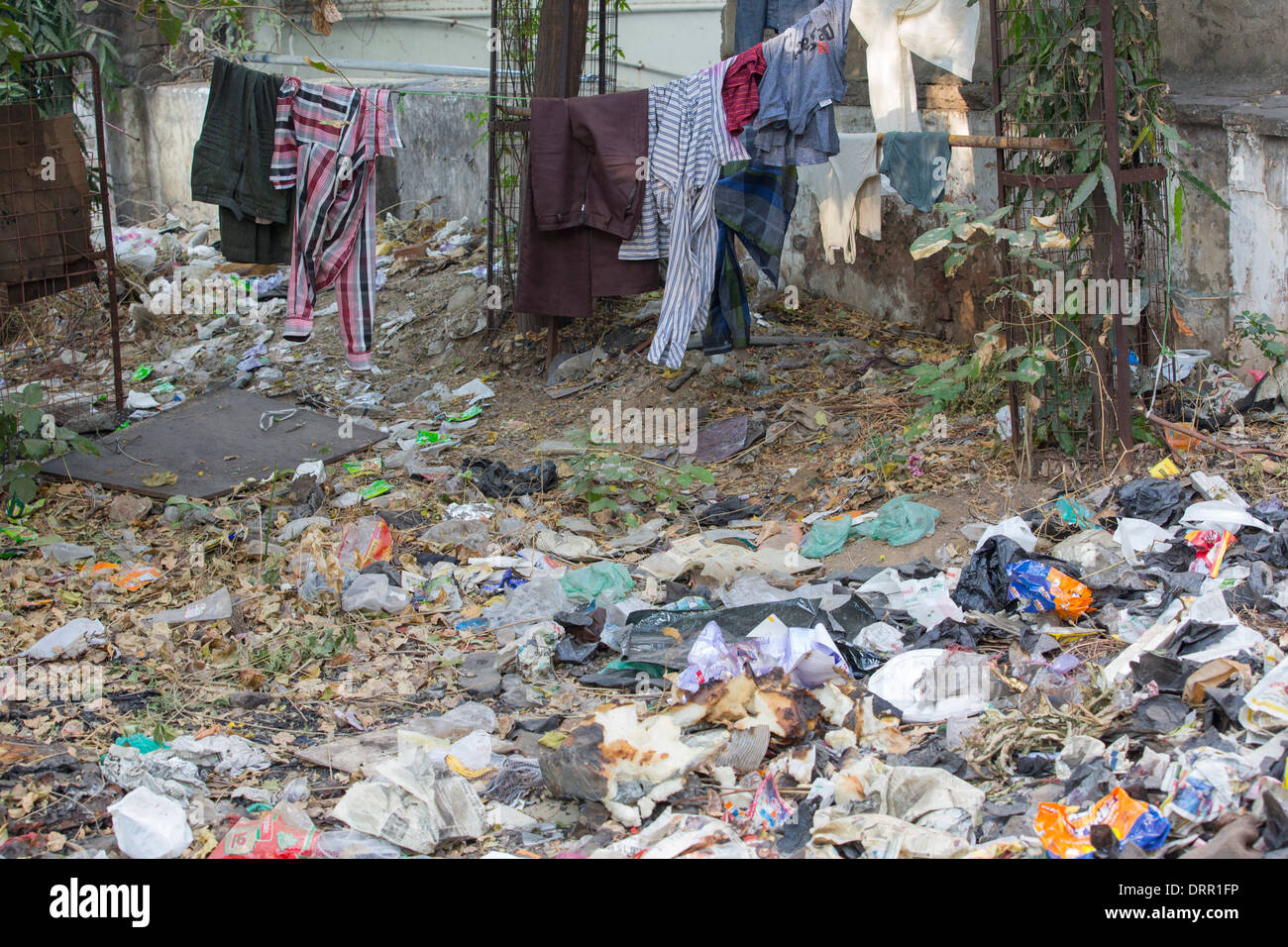 Slum housing and garbage in Ahmedabad; India Stock Photo - Alamy
