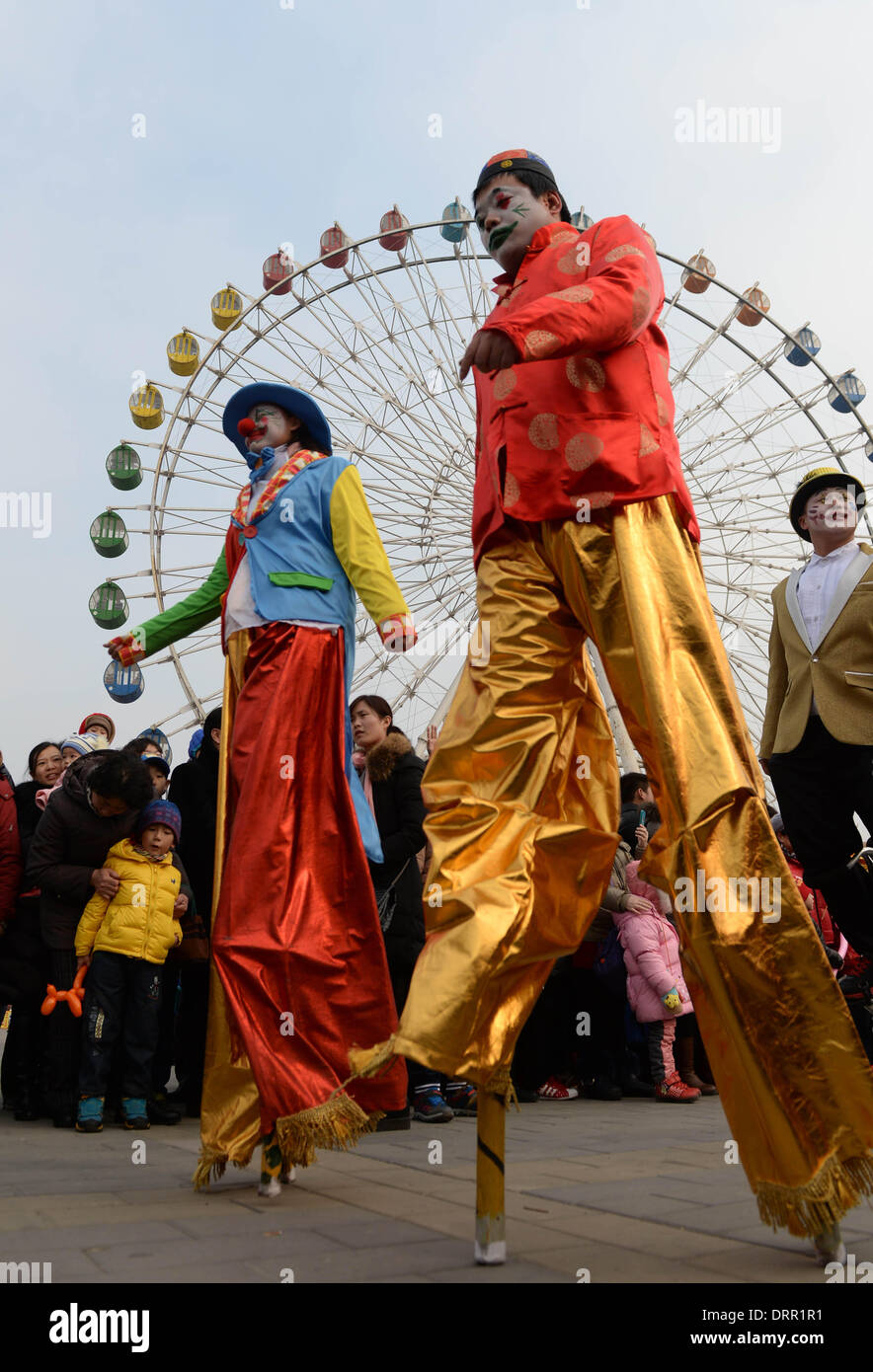 Chinese performers on stilts hi-res stock photography and images - Alamy