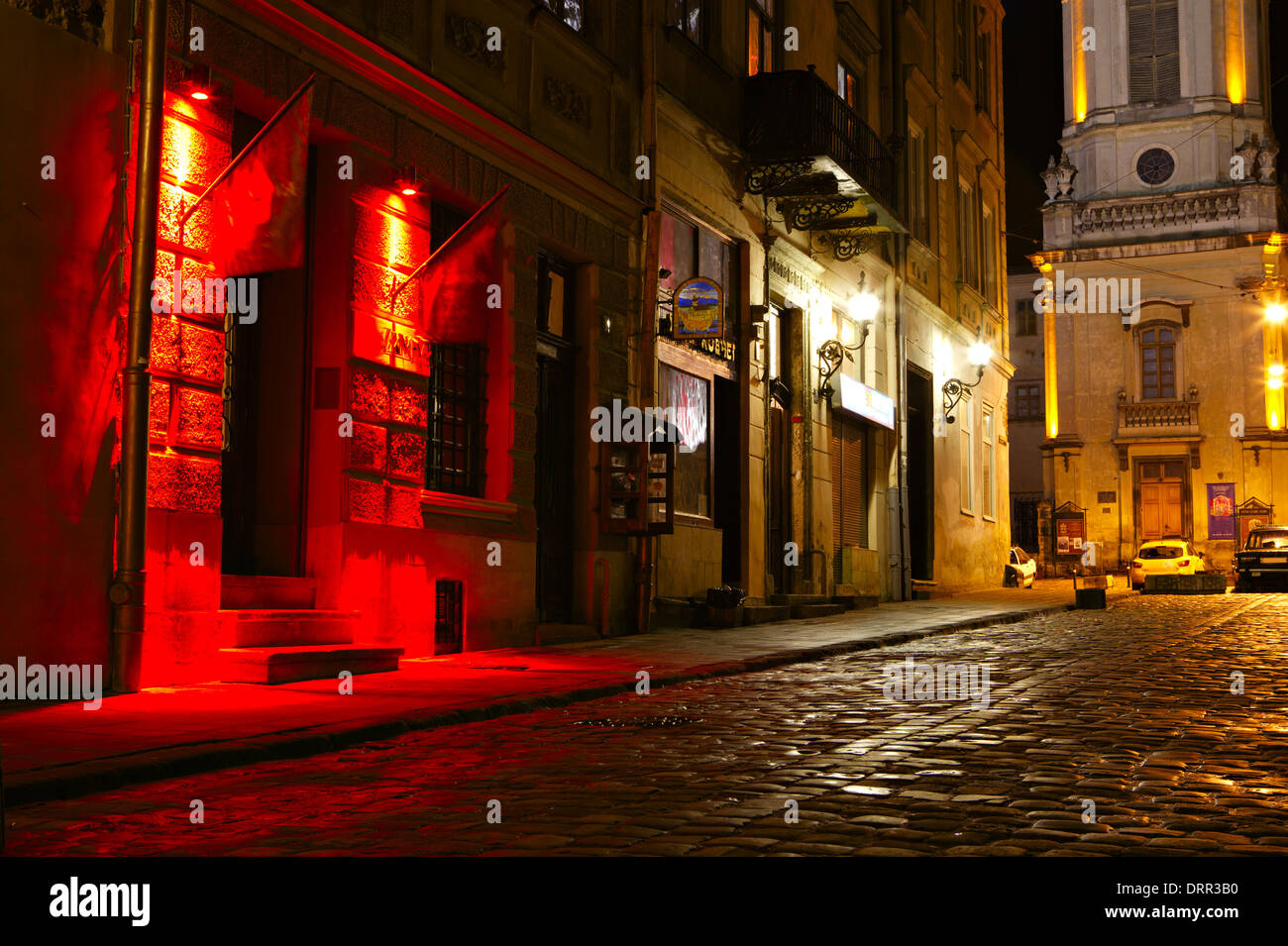 Stone building illuminated street hi-res stock photography and images ...