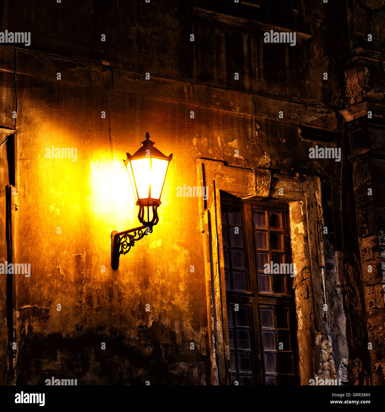 old fashioned street light Stock Photo - Alamy