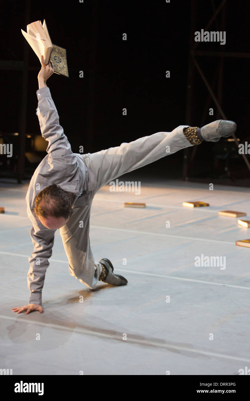 Sidi Larbi Cherkaoui's work "Apocrifu" at the Queen Elizabeth Hall ...