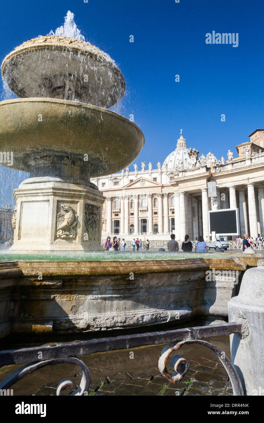 Piazza san pietro fountains hi-res stock photography and images - Alamy