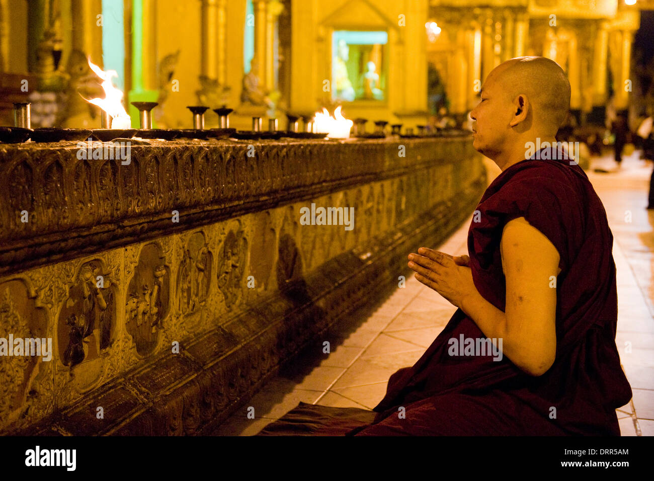 Myanmar, Yangon, Shwedagon Paya, monk Stock Photo - Alamy