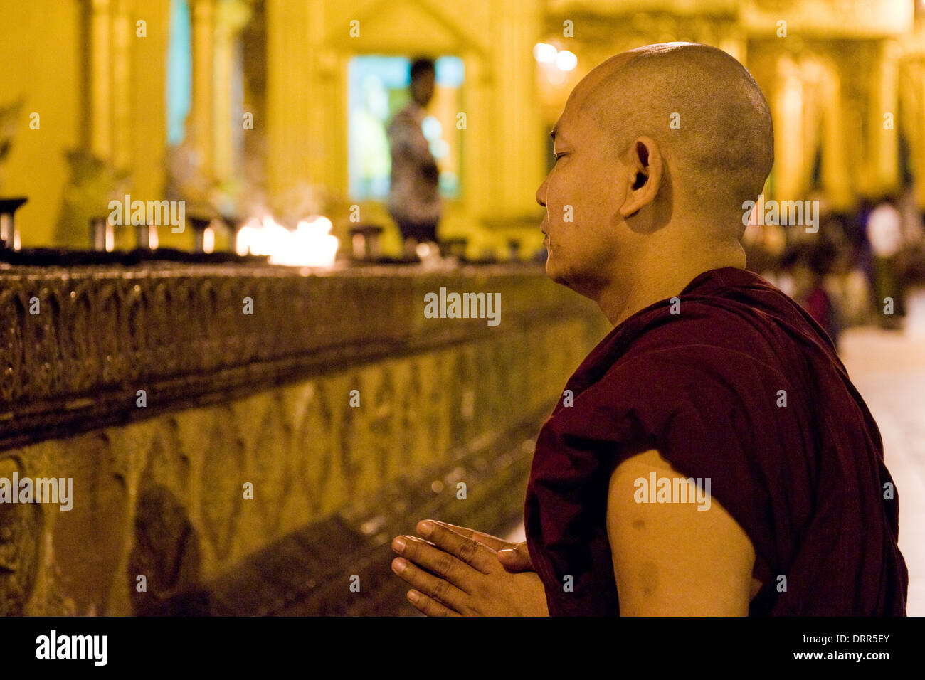 Myanmar, Yangon, Shwedagon Paya, monk Stock Photo - Alamy