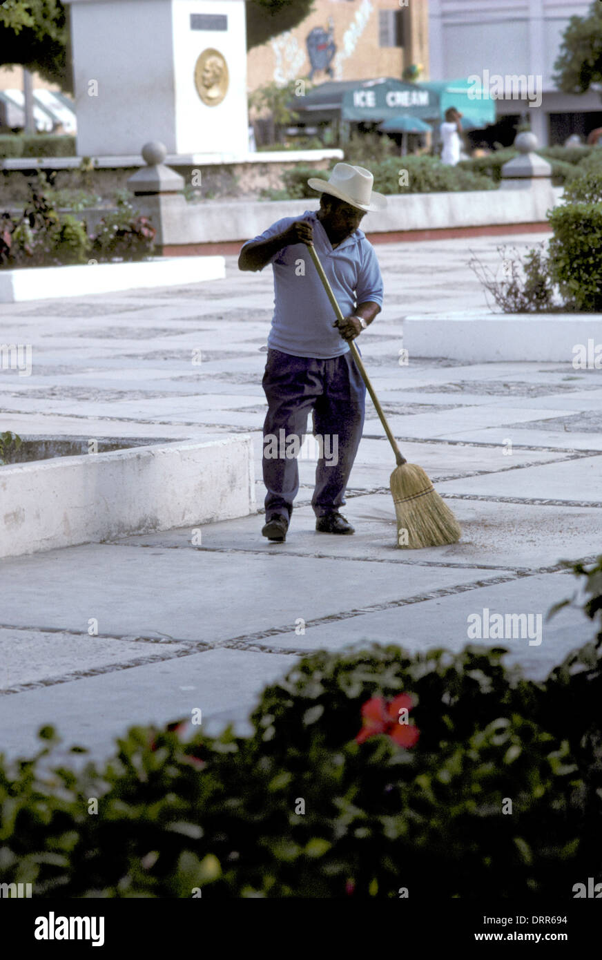 Mexican people male man sweeping hi-res stock photography and images ...