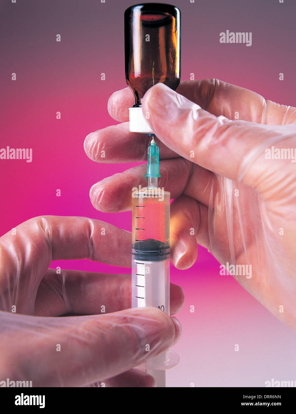 Doctor filling syringe Stock Photo - Alamy