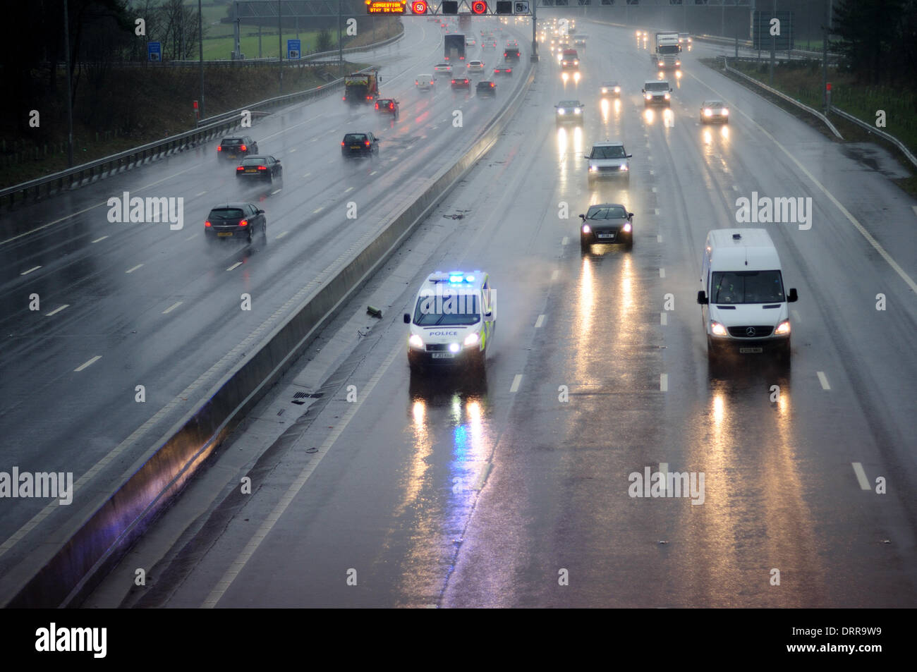 M1 Motorway, J26-27, Nottinghamshire, UK. Poor driving conditions this ...