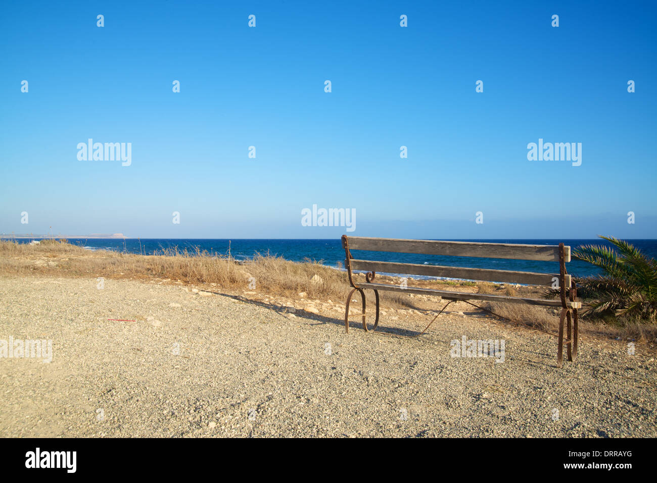 Lonely bench hi-res stock photography and images - Alamy