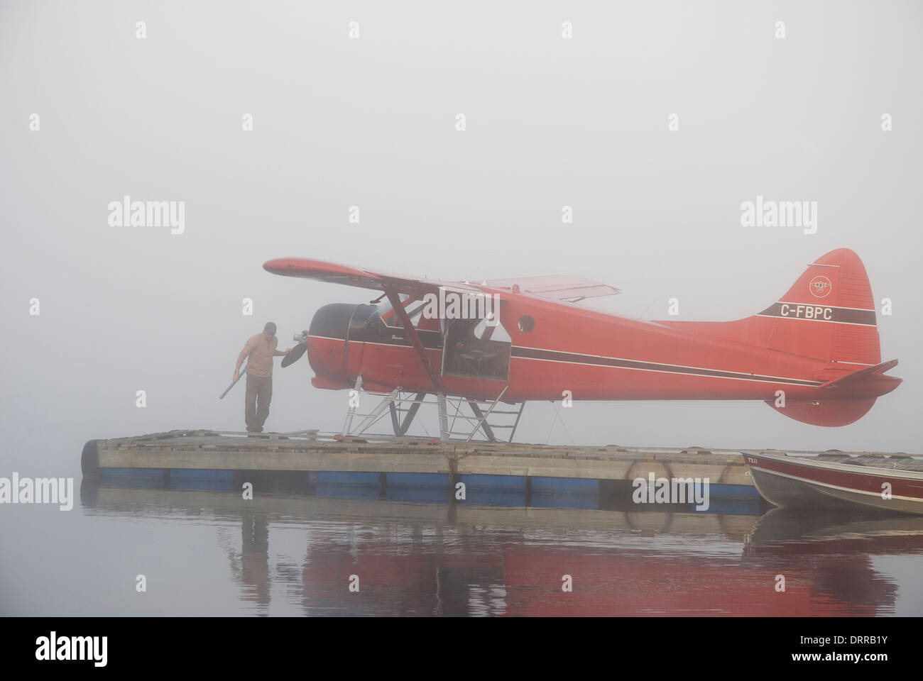 Float plane at dock hi-res stock photography and images - Alamy