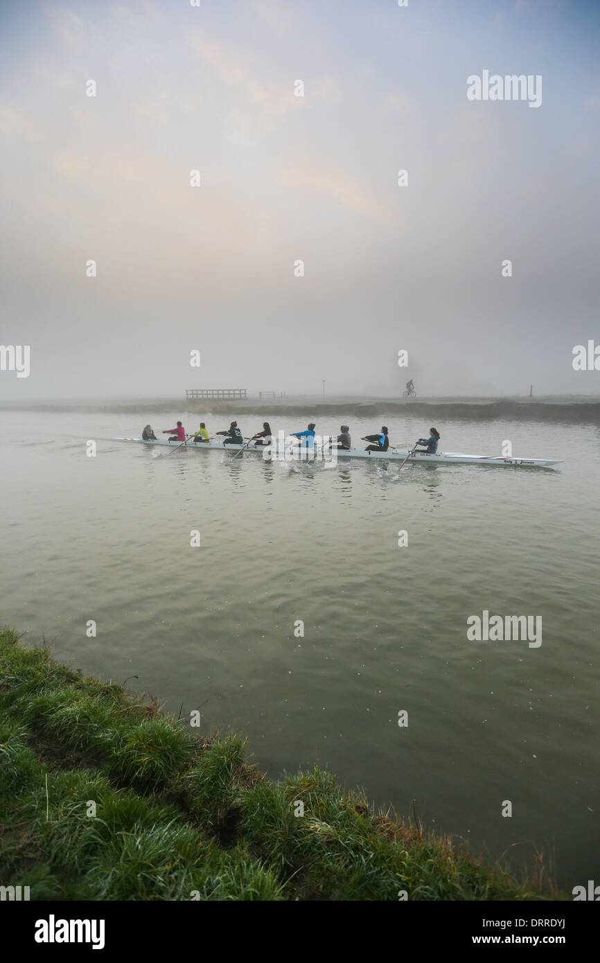 CAMBRIDGE UNIVERSITY STUDENT ROWERS ON THE RIVER CAM IN THE EARLY ...
