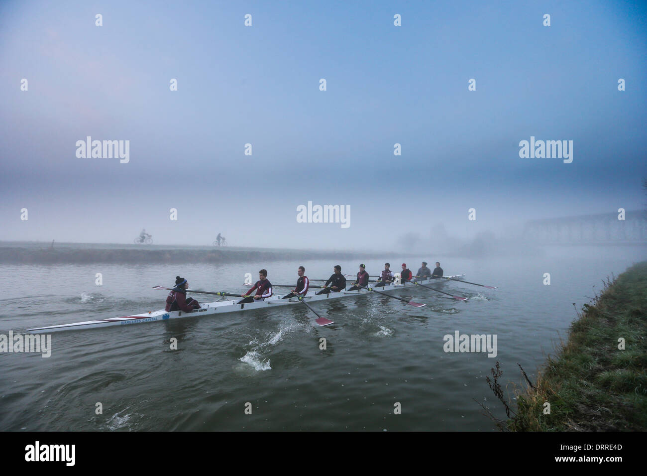 CAMBRIDGE UNIVERSITY STUDENT ROWERS ON THE RIVER CAM IN THE EARLY ...