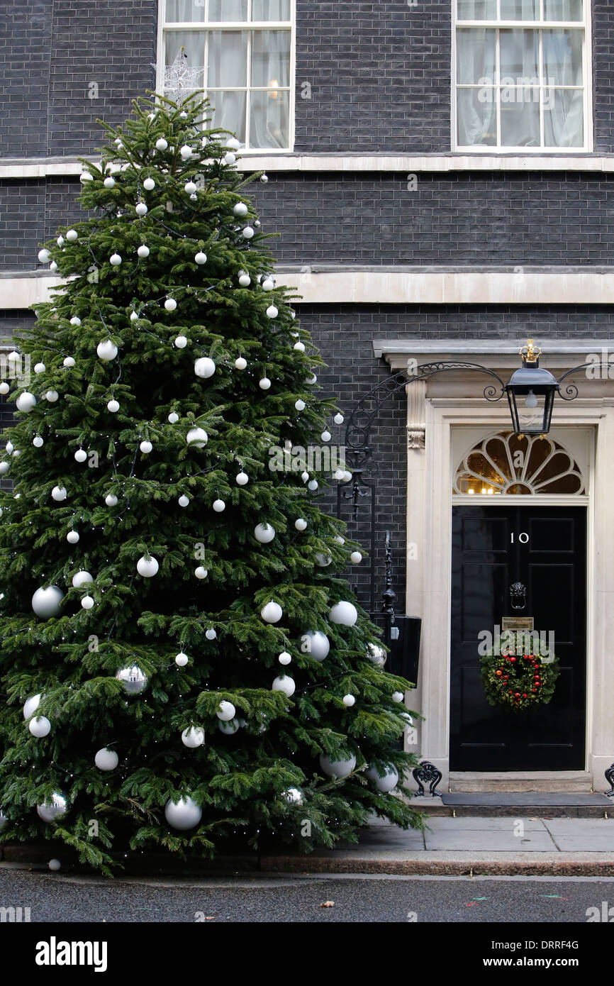 Street christmas tree hi-res stock photography and images - Alamy