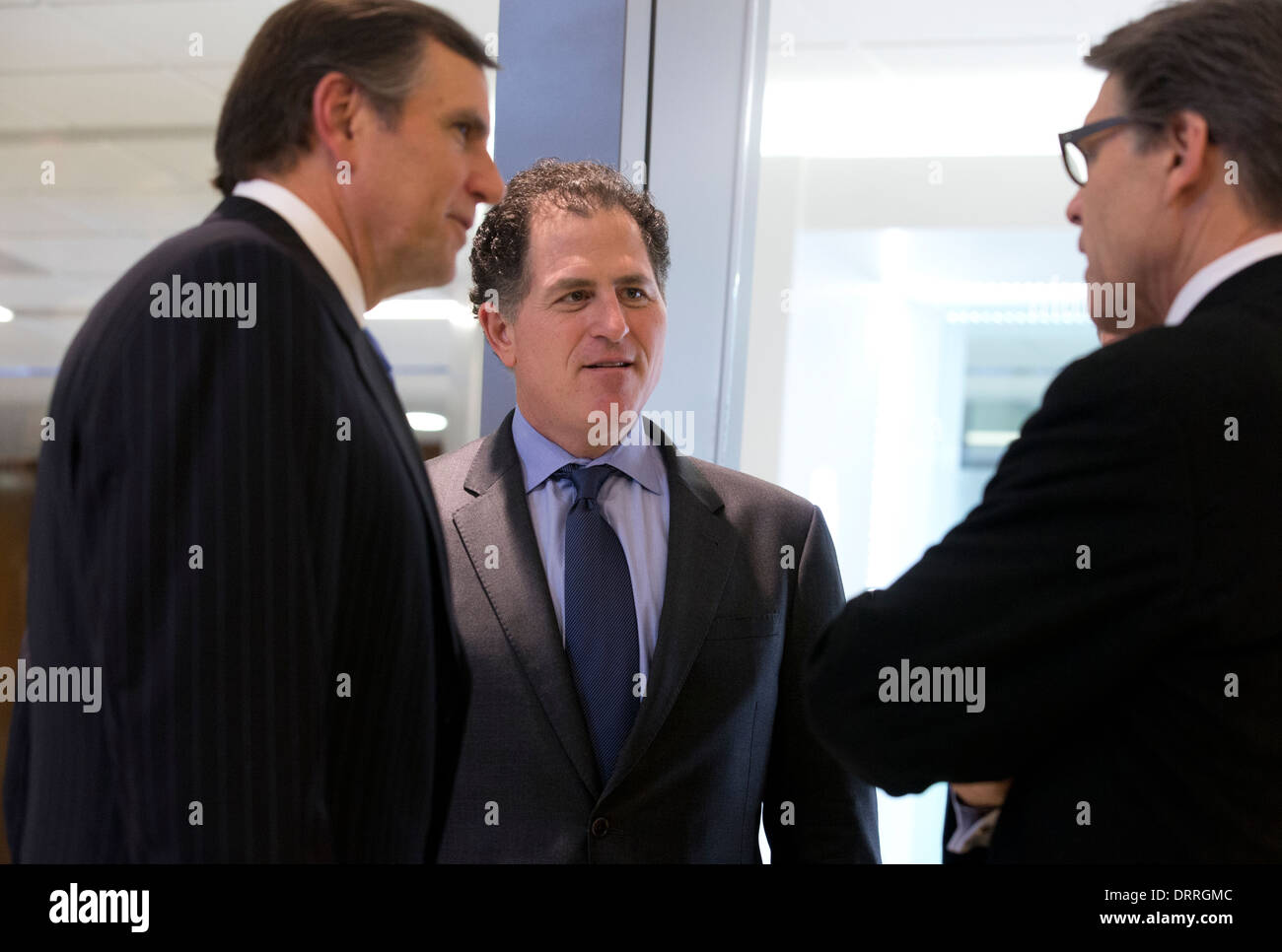 Dell CEO Michael Dell talks to Emerson CEO David Farr (l) and Texas Gov ...