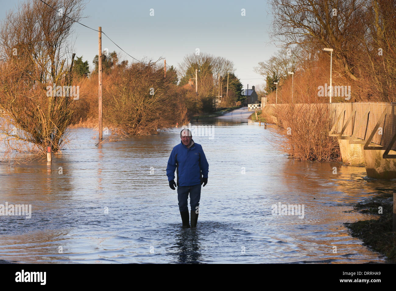 FLOODING IN ST IVES CAMBRIDGESHIRE AFTER RIVER GREAT OUSE BURST ITS ...