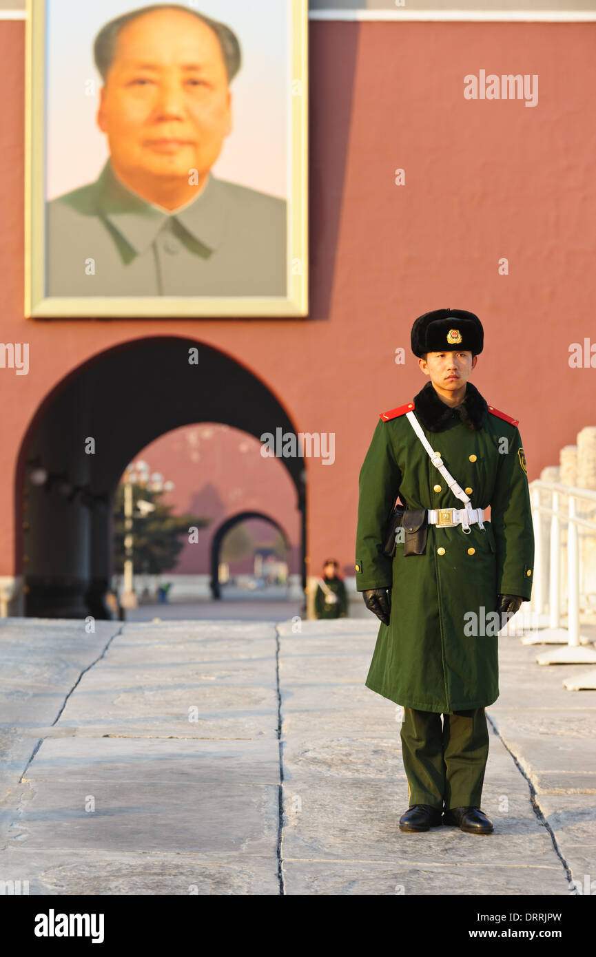 Military guard gate hi-res stock photography and images - Alamy
