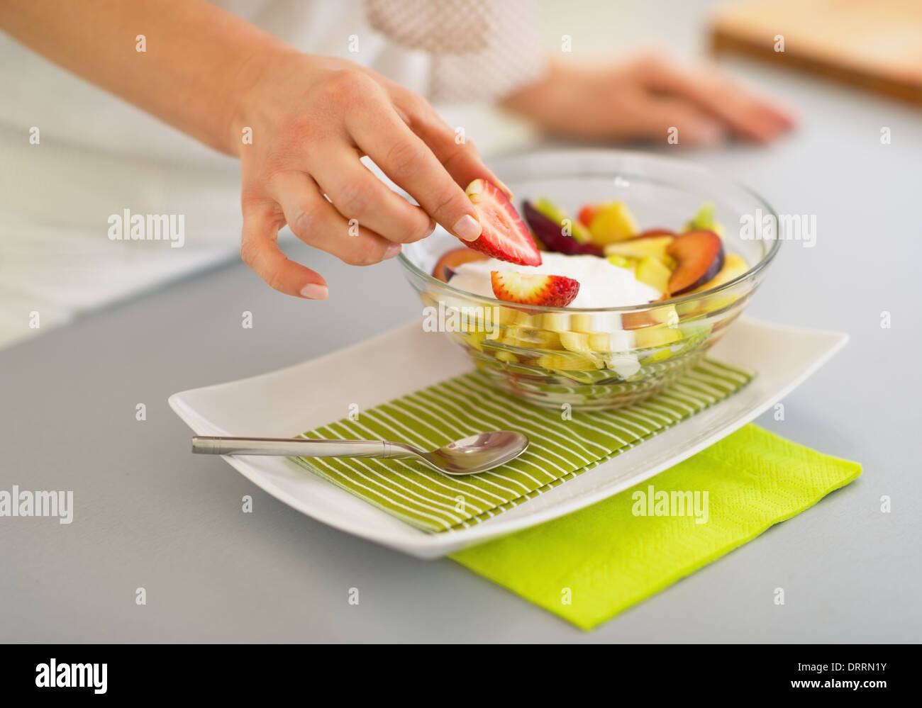 Woman serving fruit hi-res stock photography and images - Alamy