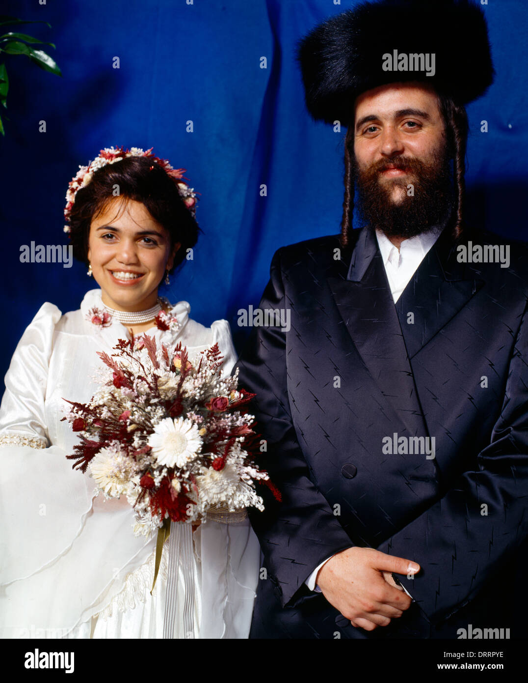 Israel Jewish Wedding Bride & Groom Stock Photo - Alamy