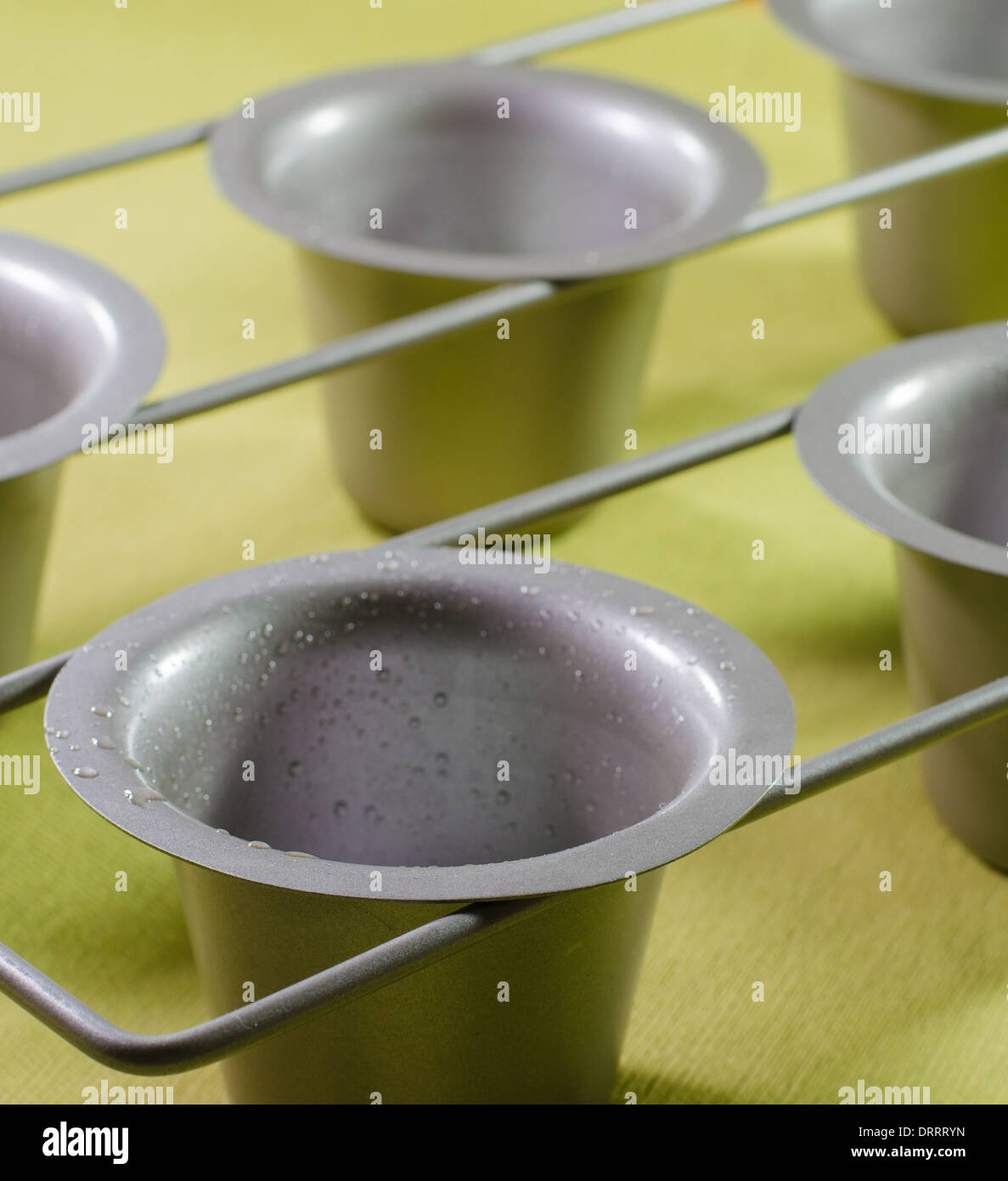 kitchen apparel popover pan Stock Photo - Alamy