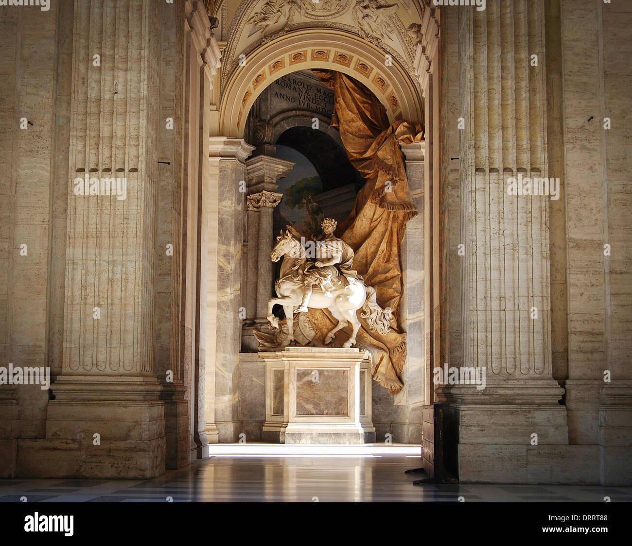 Vatican statue hi-res stock photography and images - Alamy