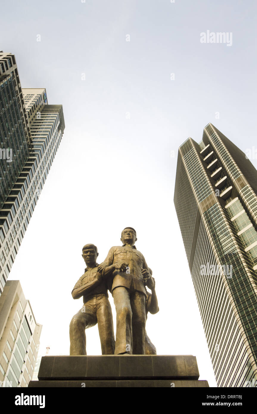Ninoy Aquino Monument in makati, philippines Stock Photo - Alamy