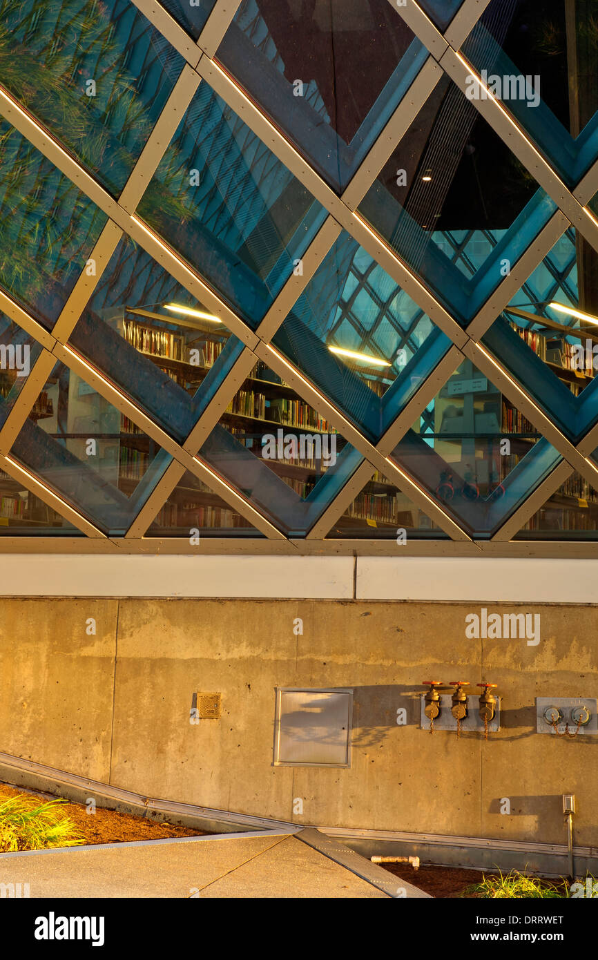 WASHINGTON - Outside wall of the downtown Seattle Public Library Stock ...