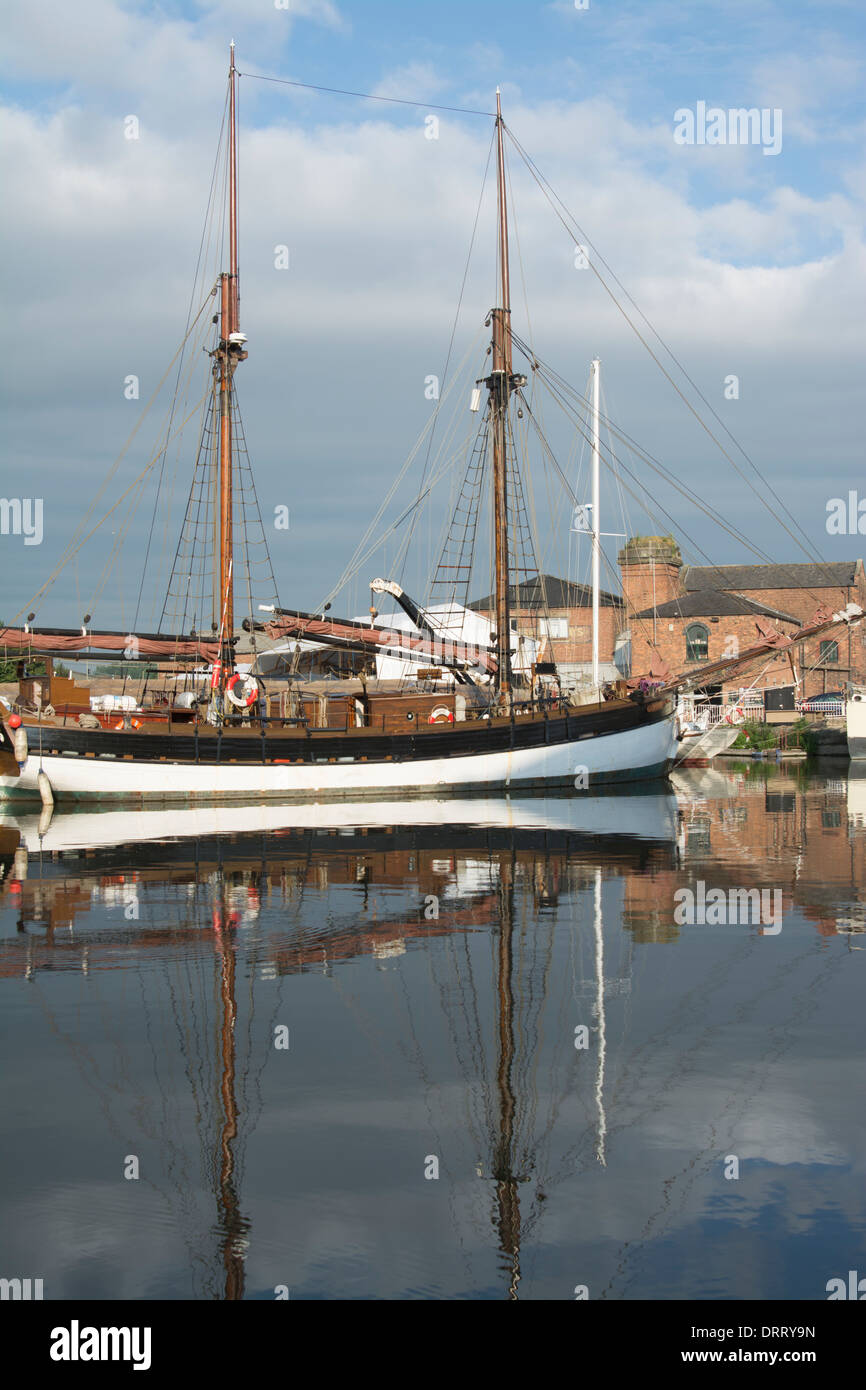Ruth ship hi-res stock photography and images - Alamy
