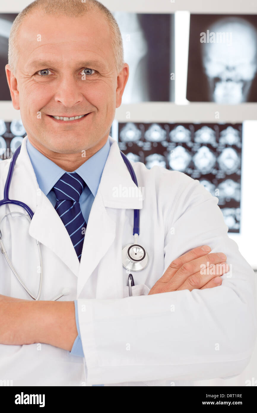 Doctor male hi-res stock photography and images - Alamy