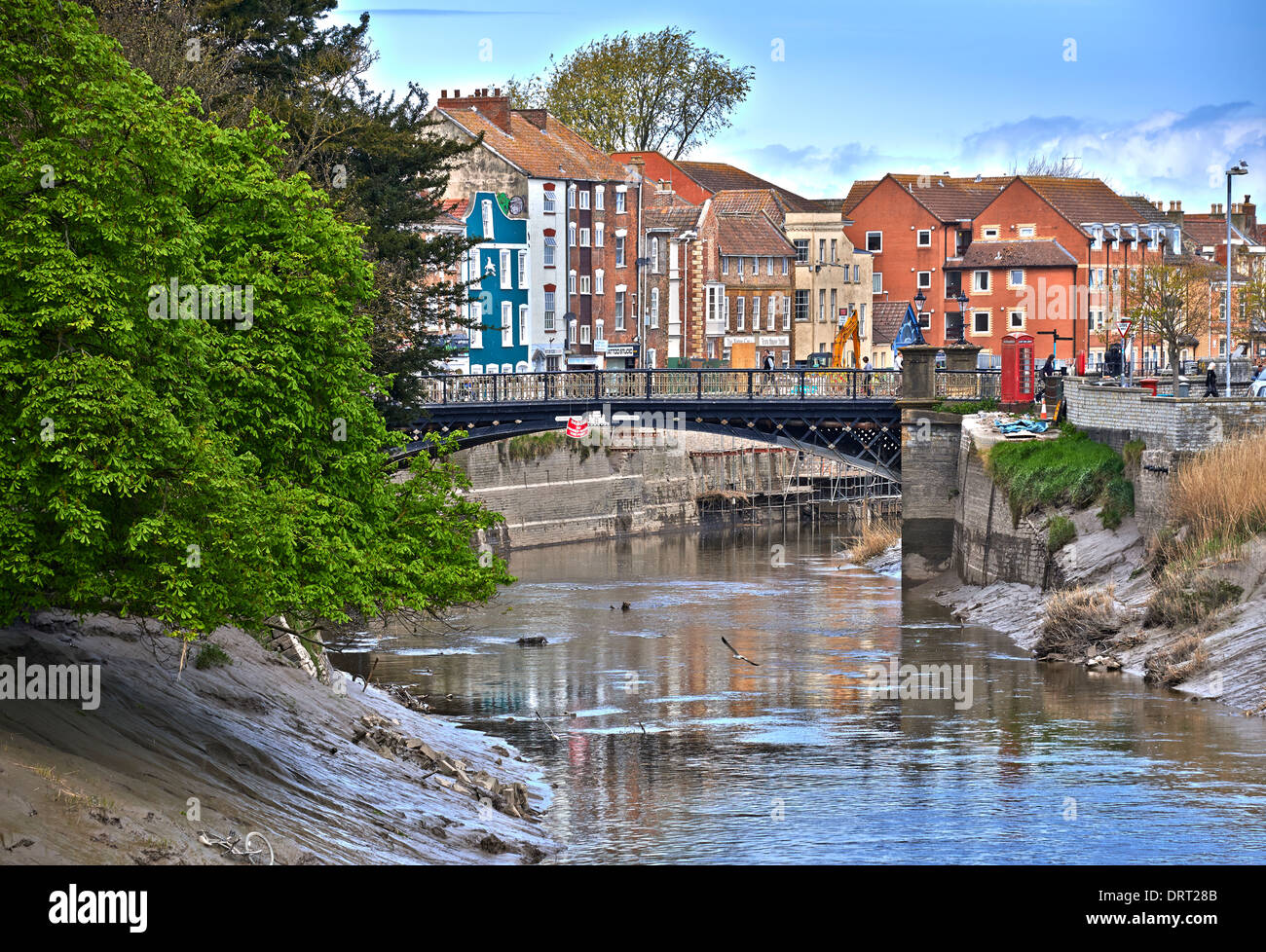 The River Parrett flows through the counties of Dorset and Somerset in ...