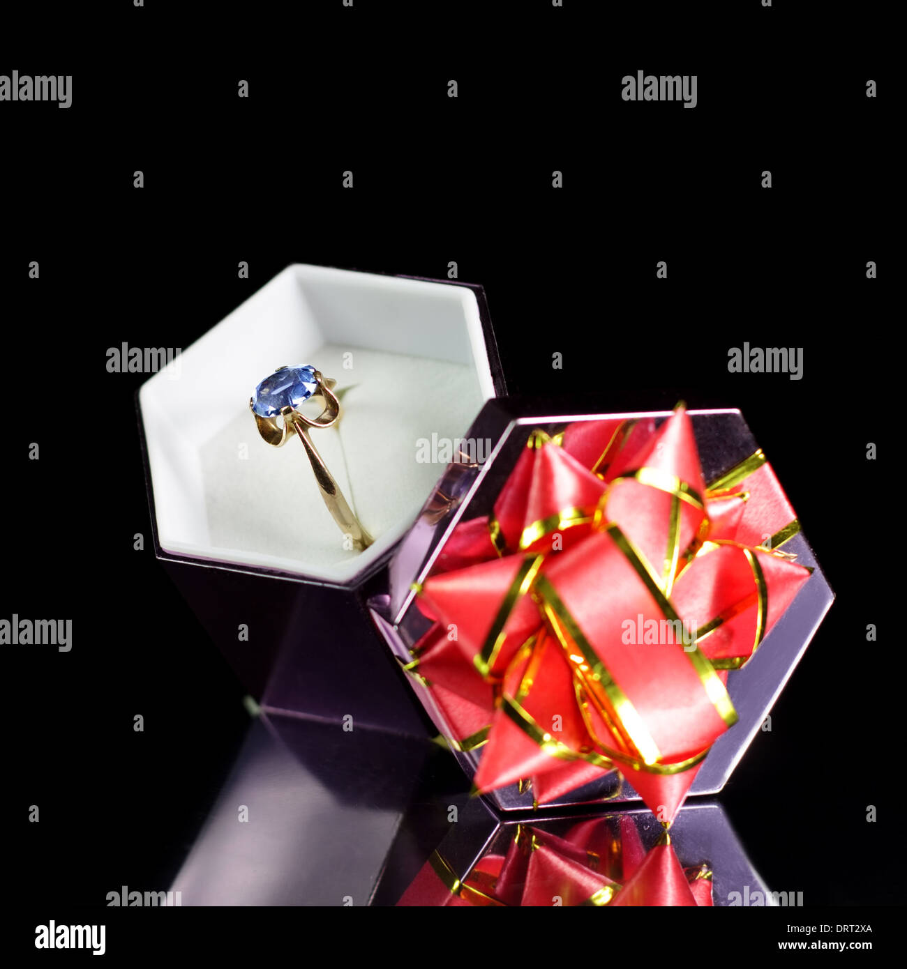 Silver gold gift in glass hi-res stock photography and images - Alamy