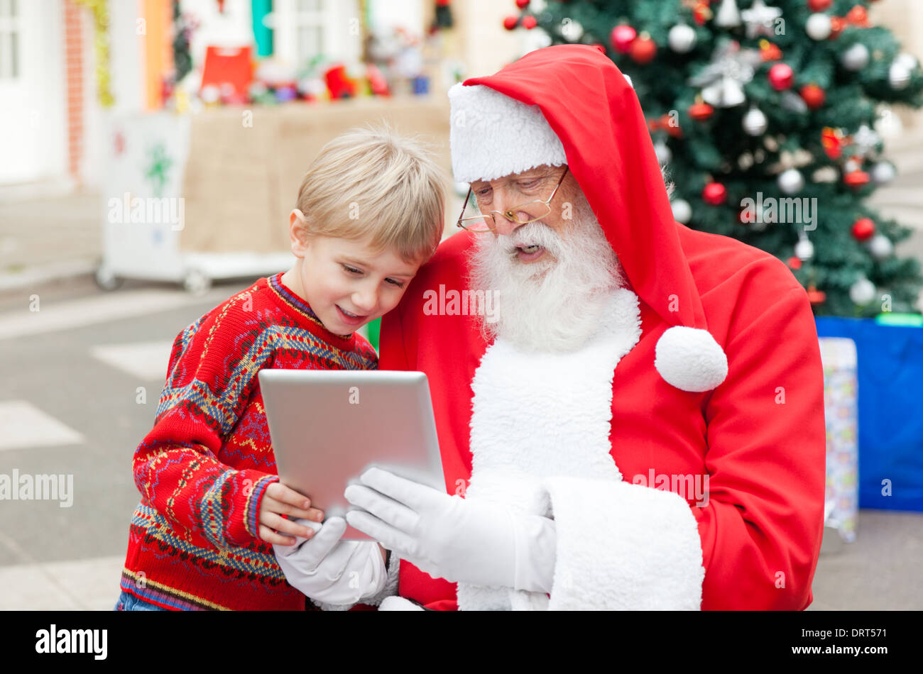 Digital tradition hi-res stock photography and images - Alamy