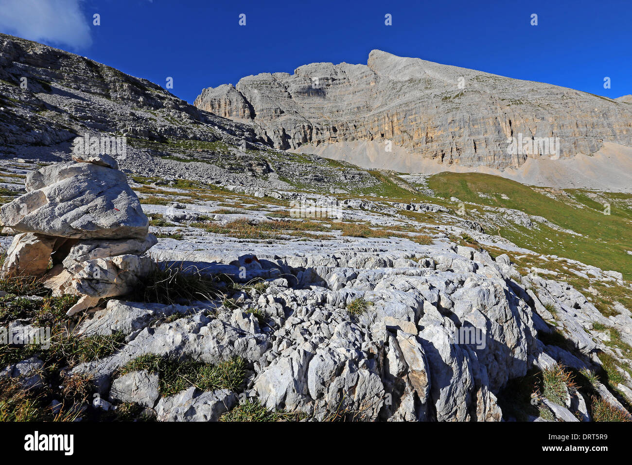 Karst limestone rocks hi-res stock photography and images - Alamy