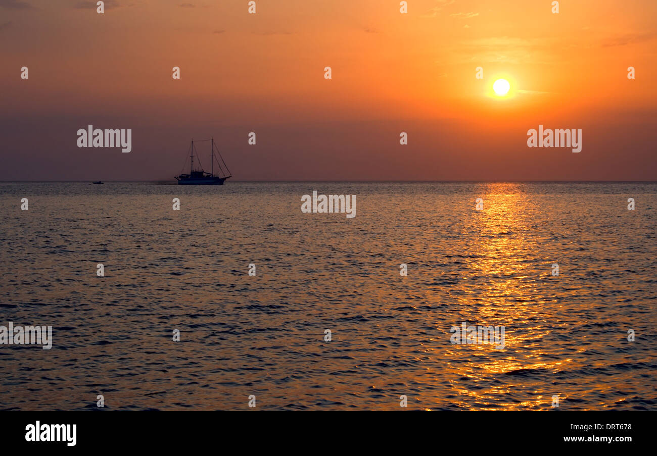 Yacht awash hi-res stock photography and images - Alamy