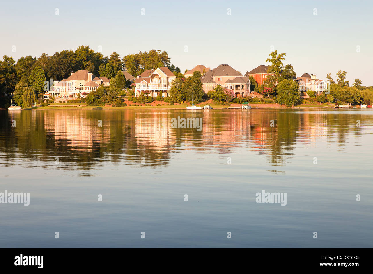 Beautiful building on lake hi-res stock photography and images - Alamy