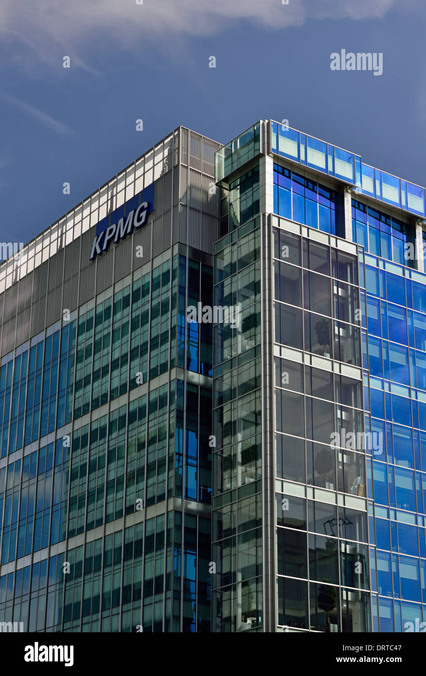 15 Canada Square, Canary Wharf, London E14, United Kingdom Stock Photo ...