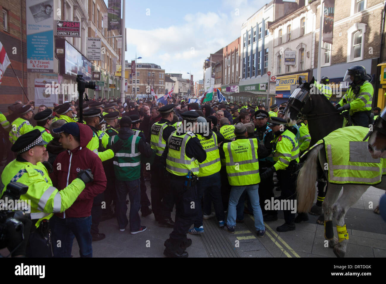 Slough, UK. 1st Feb, 2014. Police struggle to contain EDL marchers and ...