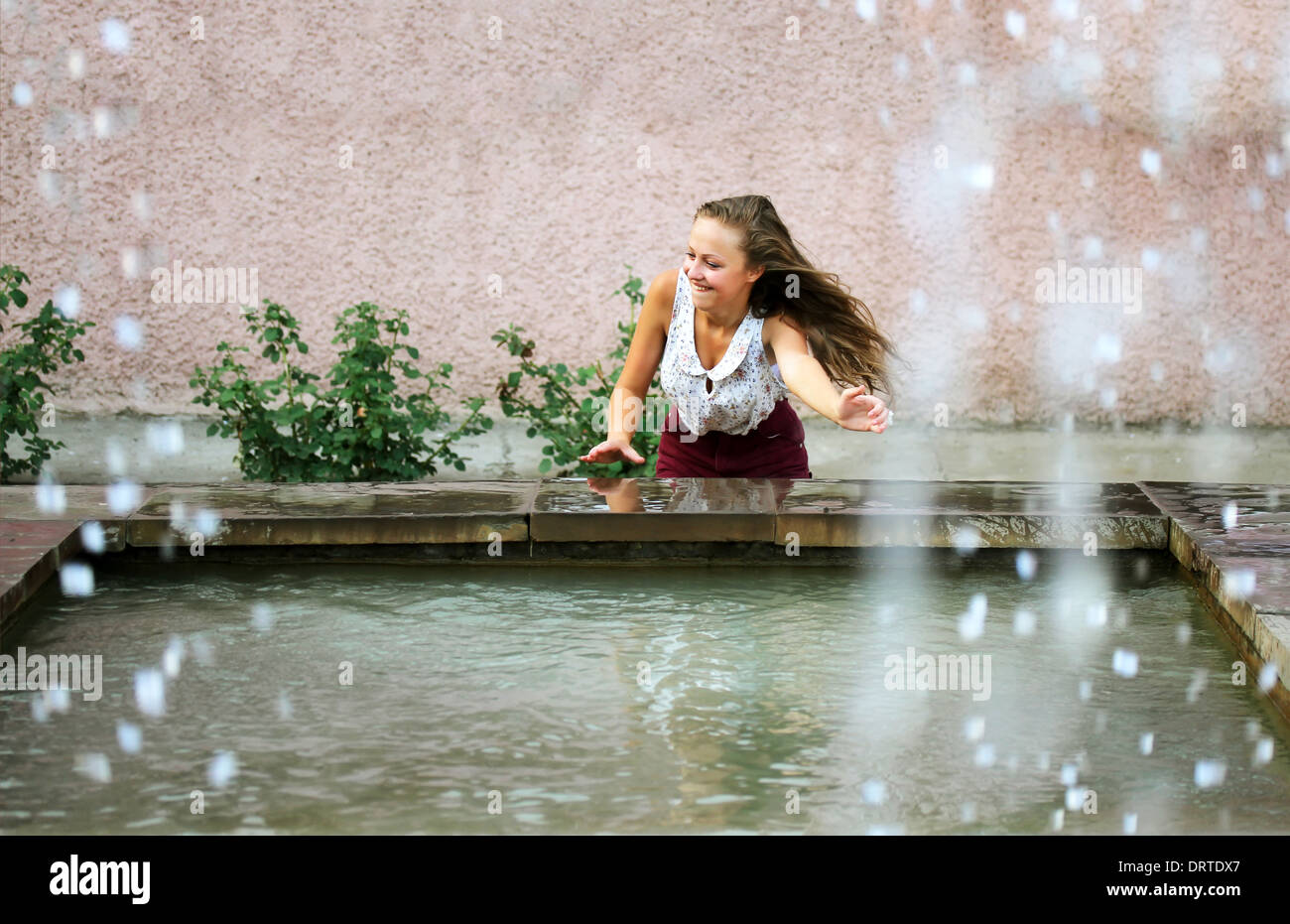 Beautiful girl relaxing with fountain fun hi-res stock photography and ...