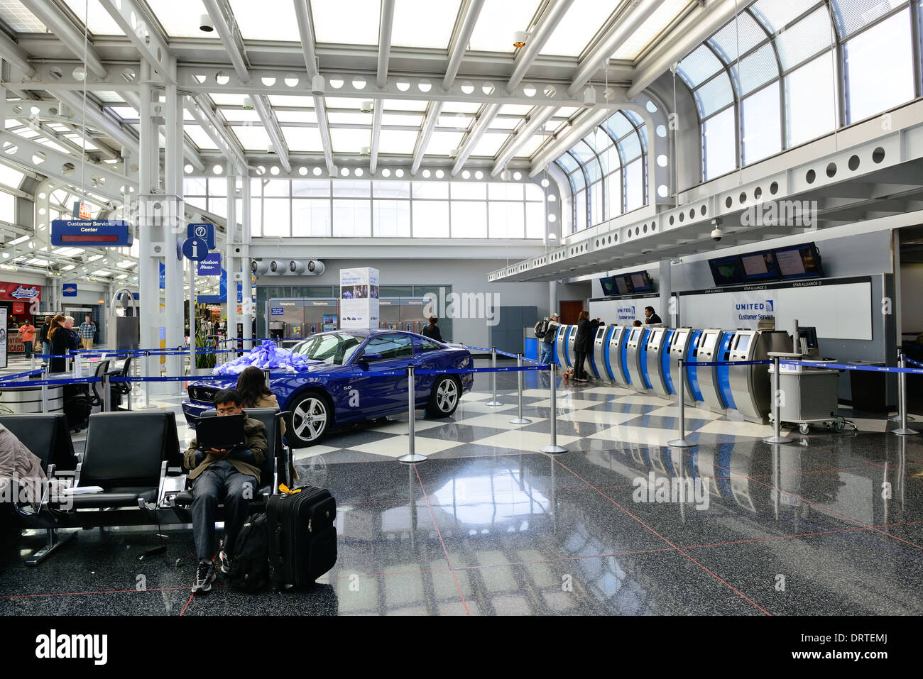 Chicago O'Hare Airport interior Stock Photo - Alamy
