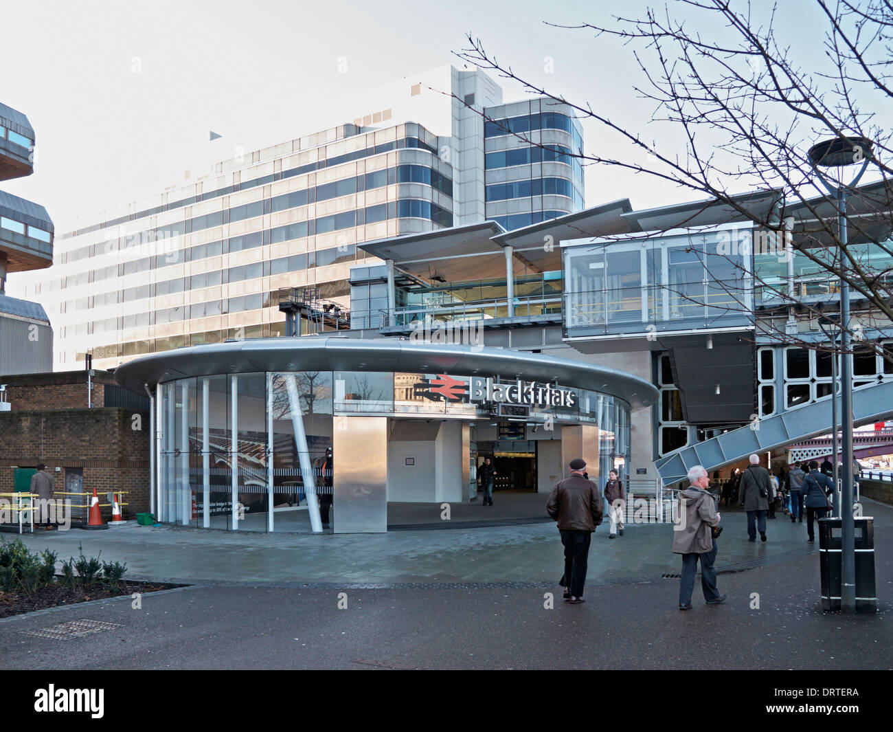 Blackfriars main line station hi-res stock photography and images - Alamy