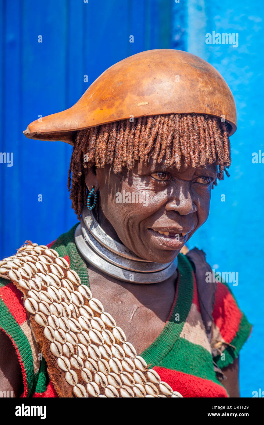 Bana tribe woman key afer hi-res stock photography and images - Alamy