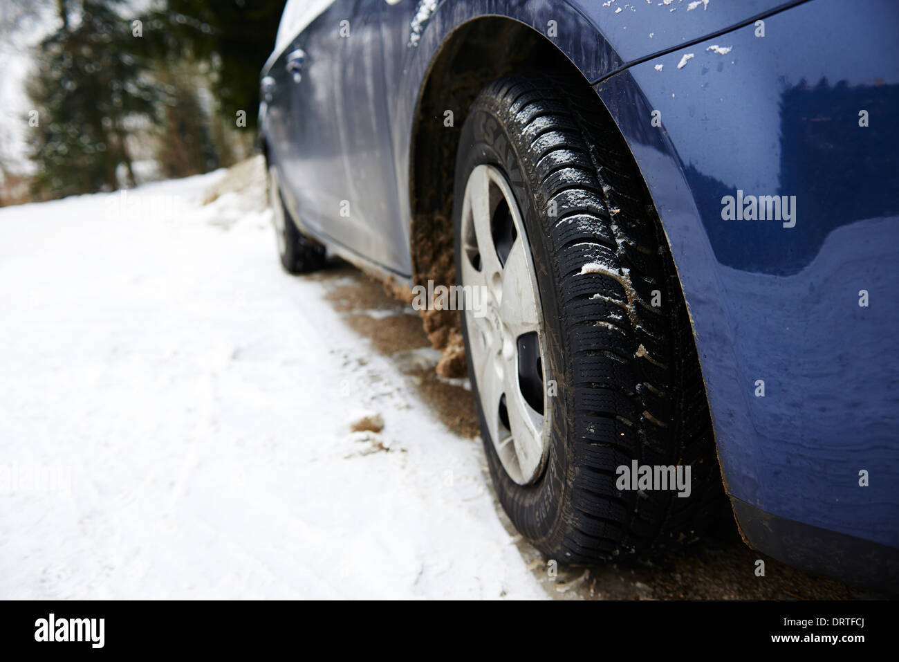 Vehicle without tire hi-res stock photography and images - Alamy