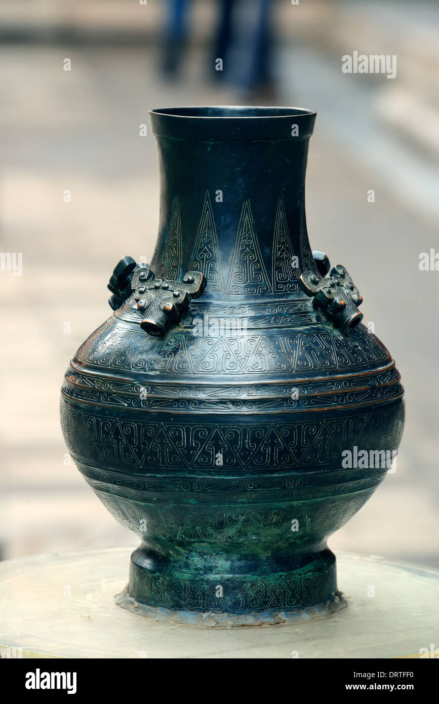 Ancient chinese cooking ding hi-res stock photography and images - Alamy