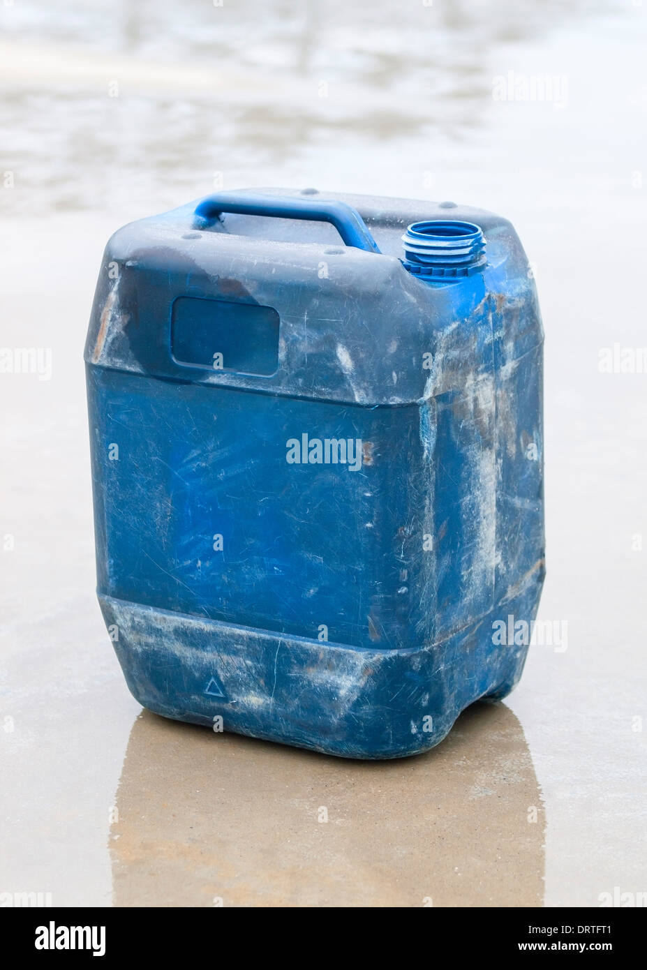 Plastic drum container hi-res stock photography and images - Alamy