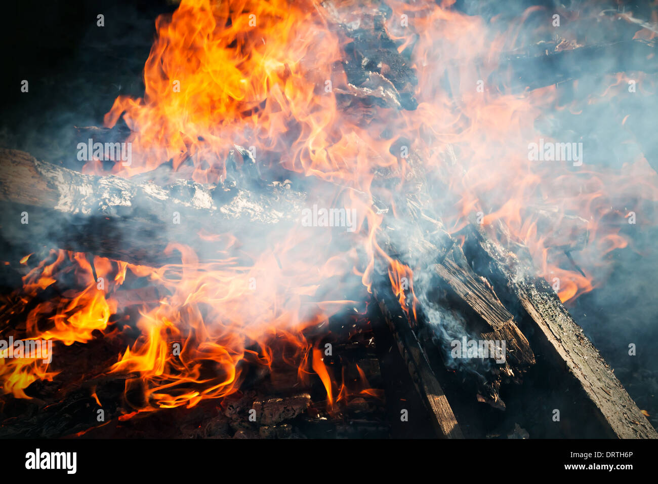Closeup photo of big outdoor bonfire with smoke Stock Photo - Alamy