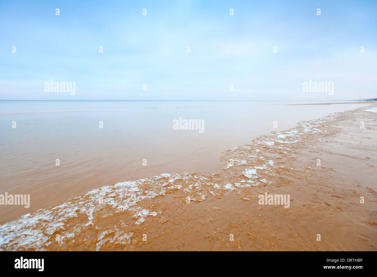 Empty sandy sea hi-res stock photography and images - Alamy