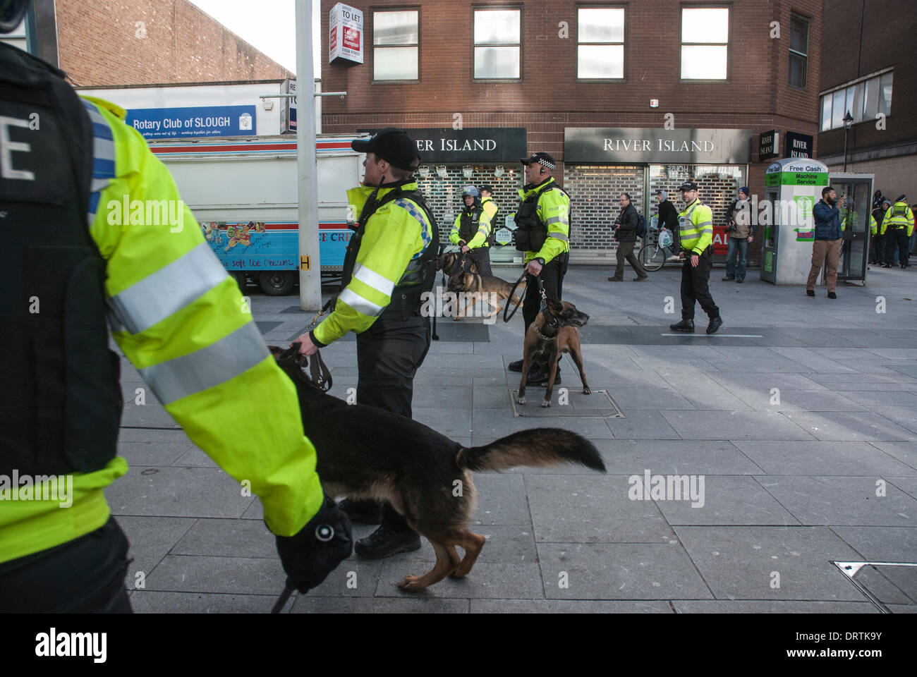 Police dog handlers hi-res stock photography and images - Alamy