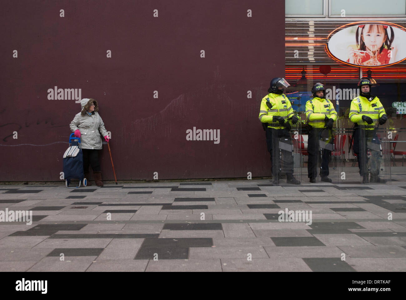 Police riot gear race hi-res stock photography and images - Alamy