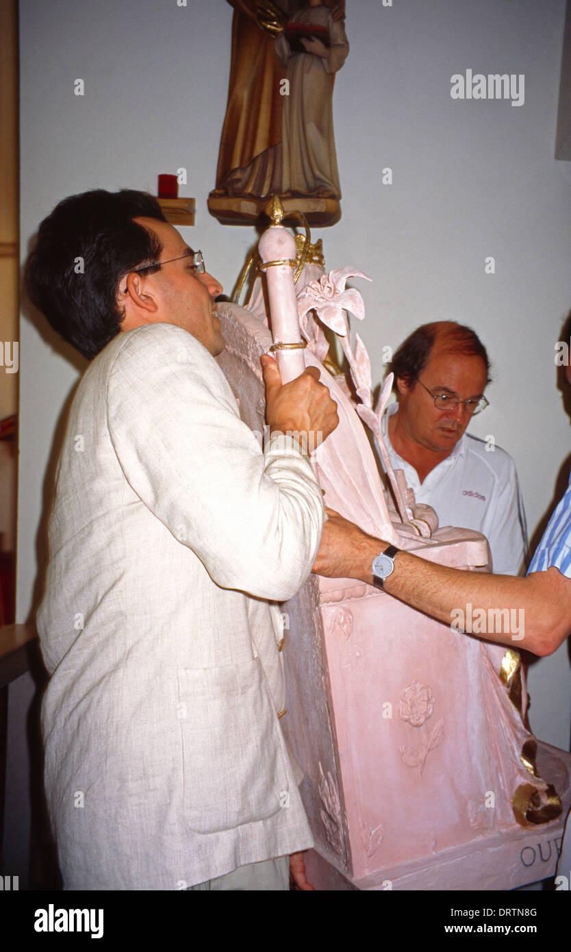 Our Lady Of Walsingham Statue Being Transported Reconciliation Statue ...