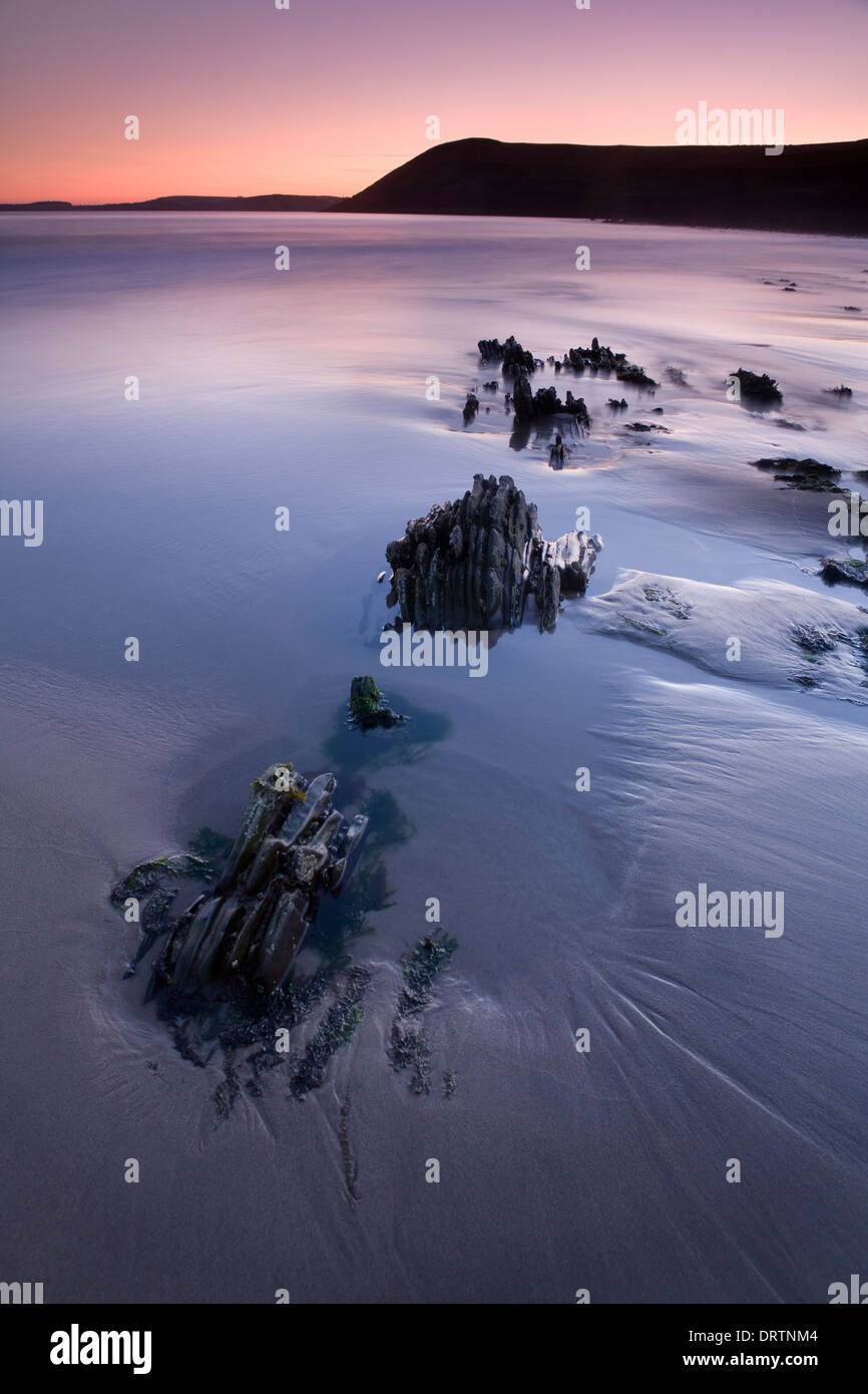 Jagged rocks hi-res stock photography and images - Alamy