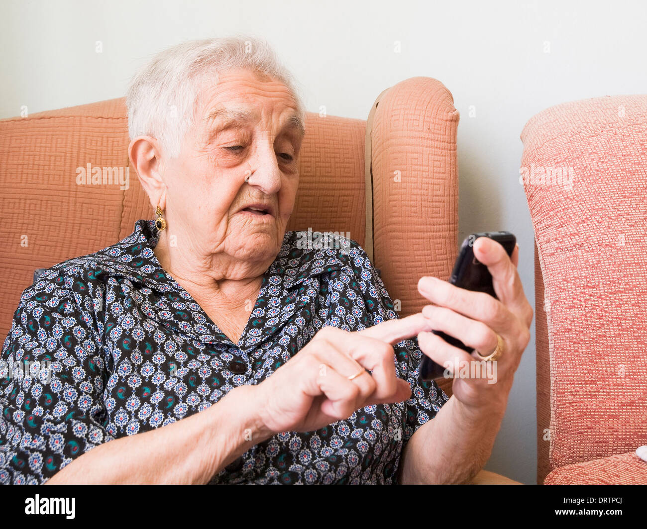 Senior home telephone hi-res stock photography and images - Alamy